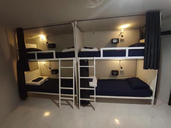 Babyshark Hostel - Loh Dalum Bay - Ko Phi Phi Don
