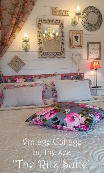 Vintage Cottage By The Sea & Jacuzzi - North Macedonia