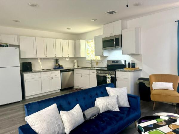 Houston Cozy Townhome - Pasadena, TX