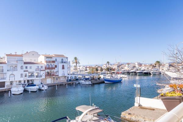 Apartamento Frente Al Canal Con Terraza - Empuriabrava