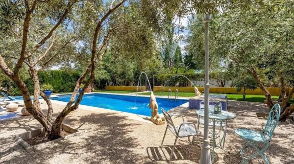 Spacious Villa With Mountain View And Pool In Baza - Baza