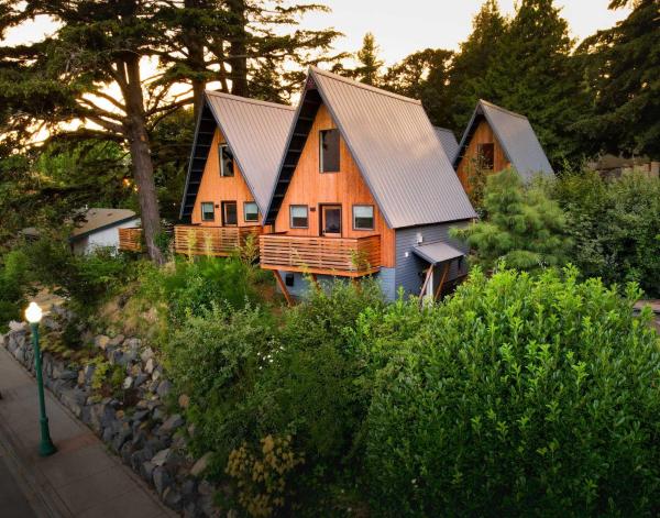 Stylish Cabin With River Views Artbliss Ii - Carson, WA