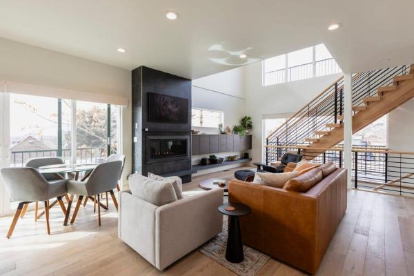 Luxurious Mountain-view Townhouse - Salt Lake City, UT