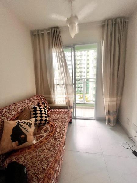 Apartamento De 2 Quartos, Com Piscina E Há 10 Km De Copacabana - Rio de Janeiro