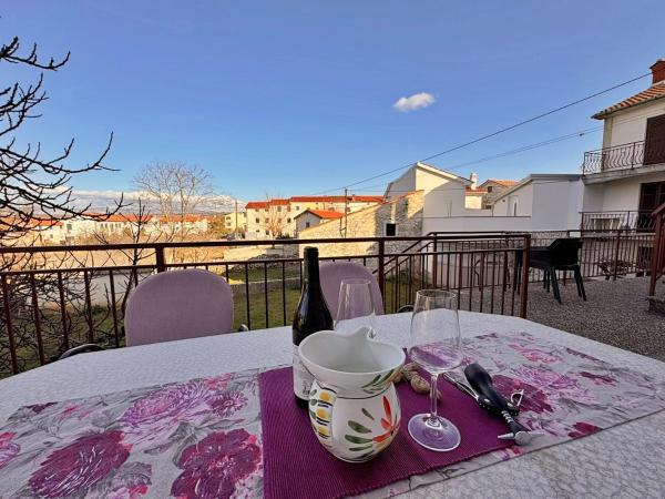 Comfortable Apartment In Malinska With Terrace - Krk