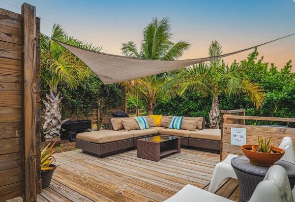 Family Friendly 2br Villa In Downtown - 1 Block Walk To The Beach - Cocoa Beach, FL