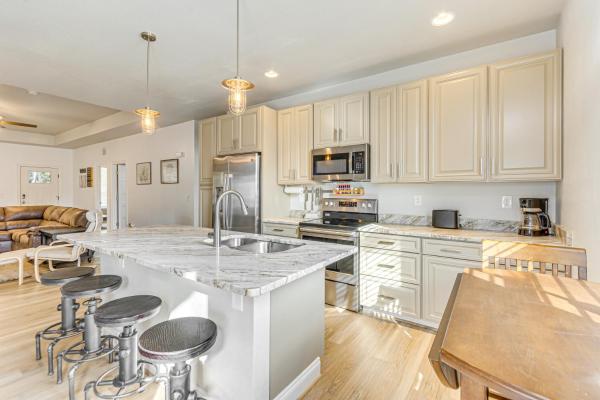 6 Mi To Navarre Beach Spacious Family Retreat! - Navarre, FL