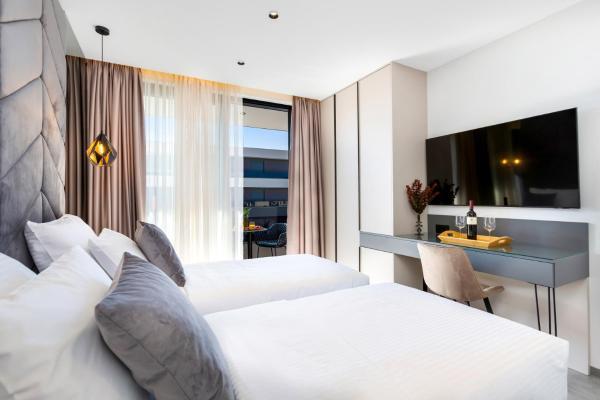 Fly Room - S3 - Mpolo - Medulin