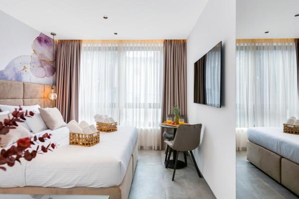 Fly Room - S4 - Mpolo - Medulin