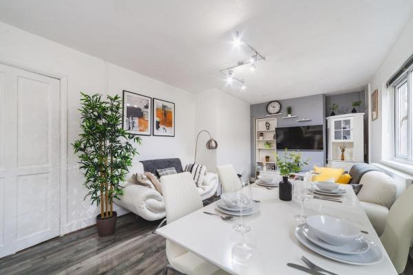 Stylish - Spacious 3br Getaway - Woolwich