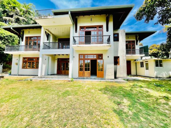 The Kandyan Legends - Kandy