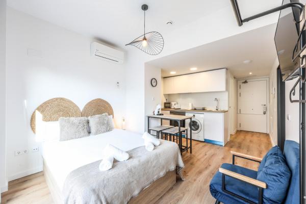 Elegant Studio With Private Terrace By Rentitup - Colmenar Viejo