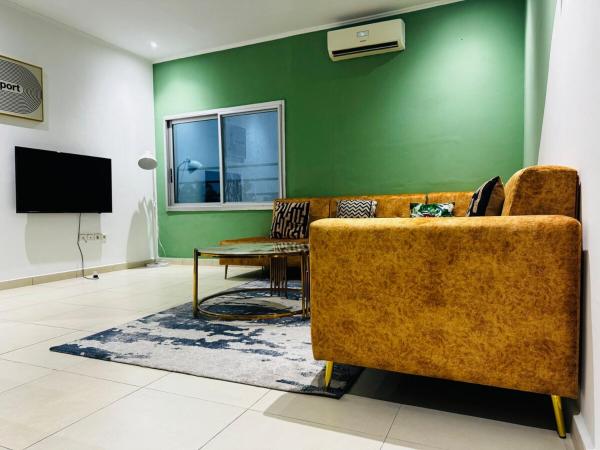 Apparemment De 2 Chambres - Plateaux Des 15 Ans - Republic of the Congo