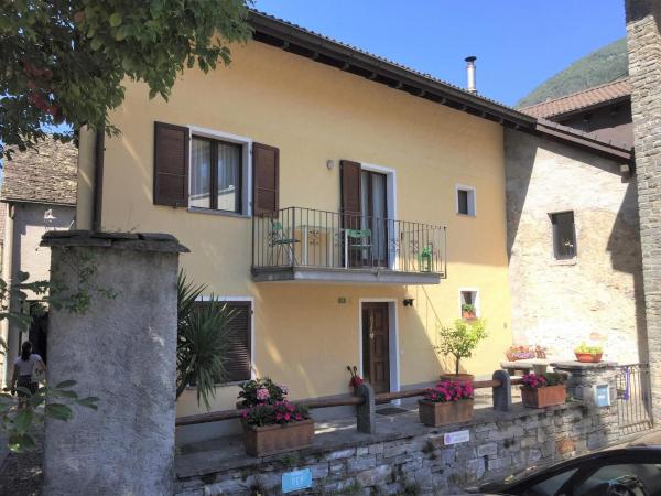 Casa Gialla By Fewotessin - Brissago