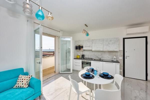 House On The Beach Near Seafood And Wine Restaurant - Fiumicino