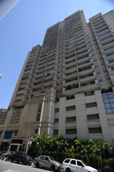 Khaki One - Poucos Passos Da Estação Da Luz - Liberdade