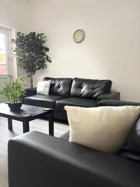 Spacious House In Coventry - Coventry