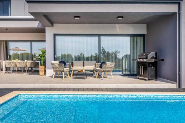 Elegant Villa With Pool And Sauna - Ravni