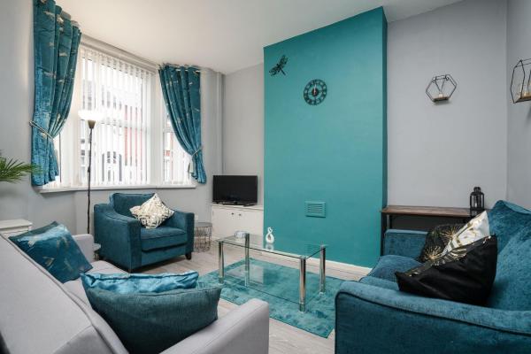 City Links-4bdrm Terraced House-parking-antonio St - Formby