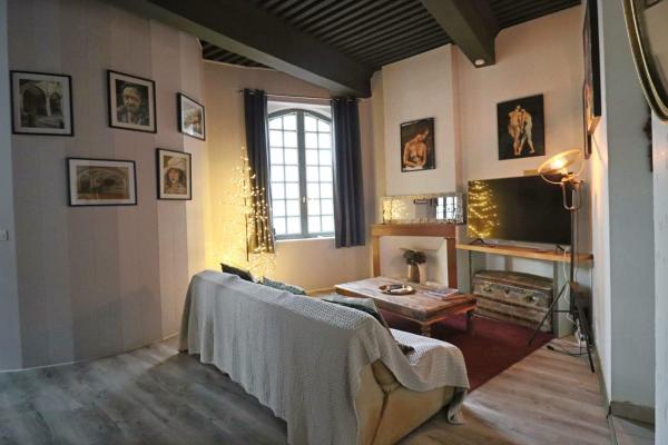 La Tour Des Songes Place Dampmartin Uzès - Uzès