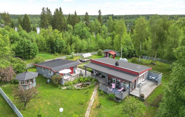 3 Bedroom Beautiful Home In Umeå - Umeå