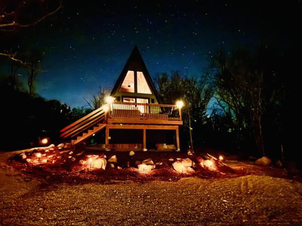 The Linkin, A Cozy Mountain Cabin With King Bed - Elephant Rocks State Park, Belleview
