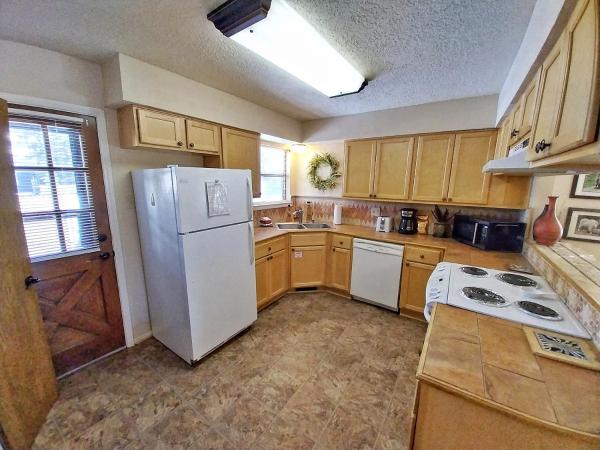 Valley Condo 126 - Creekside - Wifi - Hot Tub - Fireplace - Washer - Dryer - Playground - 레드 리버