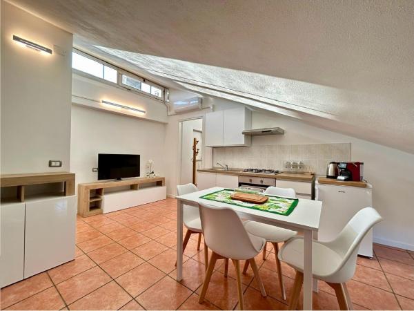 Stefano's Cozy Apartment - Lake Como
