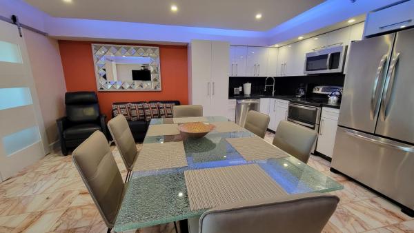 Alexander 1420 - Miami Beach, FL