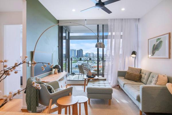 'Sage Bloom' Elegant Newstead Stay With Shared Pool - Newstead