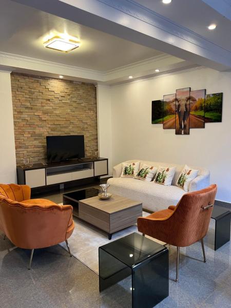 Stylish Urban Retreat - Spacious 3-bedroom Apartment- Vi - Lusaka
