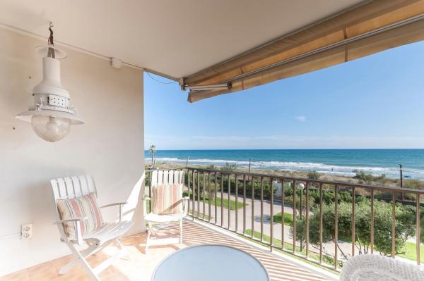 Beach Front Apartment In Gava Mar, Pine Beach - Barcelona-El Prat Airport (BCN)