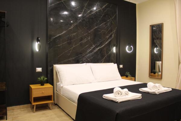 Blackwoody Contemporary Rooms - Napoli Centro Storico Via Toledo - ナポリ