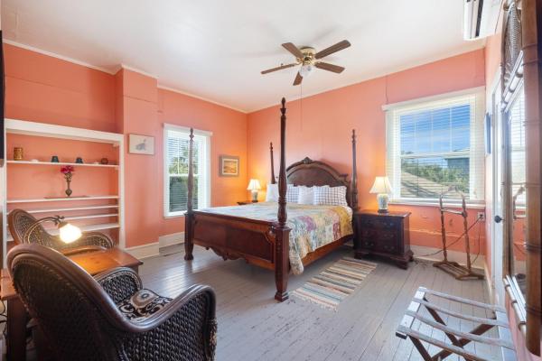 Historic Island Hotel - Cedar Key, FL