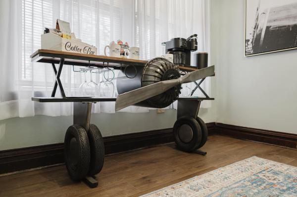 Sr Pilot Earhart Hangar Suite, 2 Br K &Q, 1 Ba - Lewis and Clark State Park, Rushville