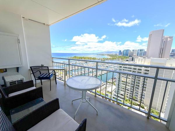 Ilikai Apt 2127 - Spacious Studio With Spectacular Ocean & Harbor Views - Honolulu, HI