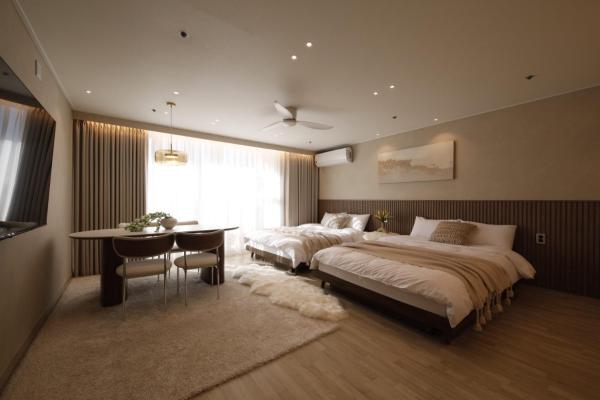 Hongdae St10, Wide,bright & Stylish House - Seoul