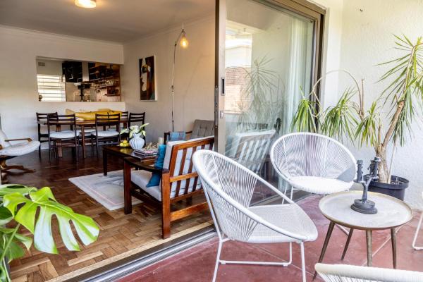 Large And Cozy 2 Bedroom 200m From The Ocean - Cape Town