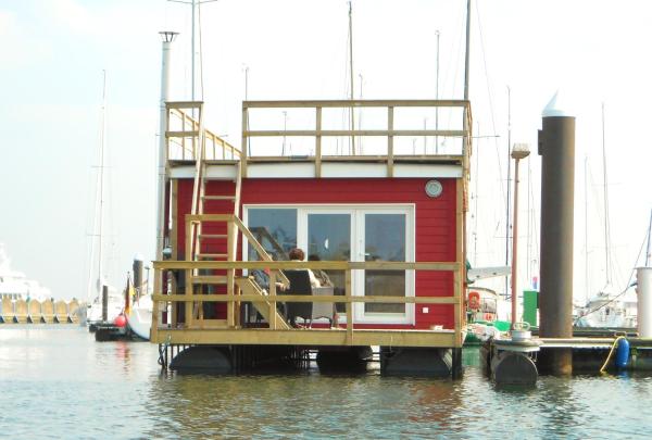 Houseboat Lottas Meerzeit, Kaminofen, Dachterrasse, Parkplatz - Sierksdorf