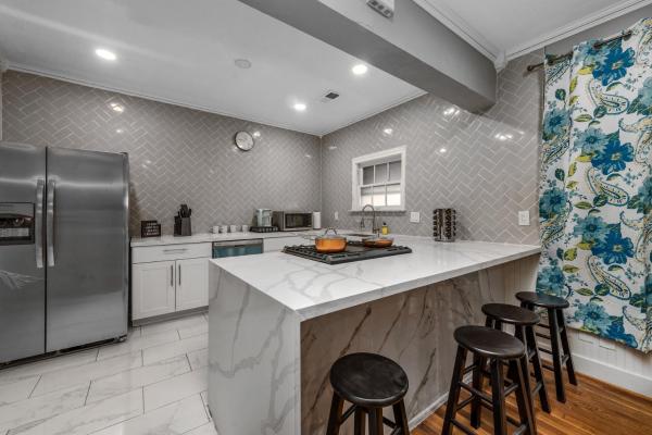Renovated Historic Heights 3br With King Beds & Free Parking - Houston, TX