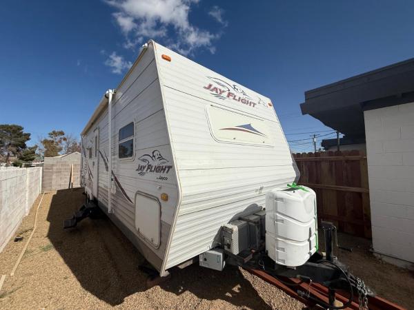 Comfortable Las Vegas Rv To Relax - Las Vegas, NV