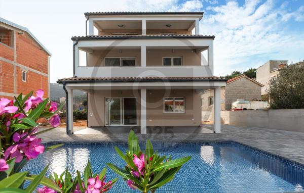 Beautiful Home In Banj With Wifi - Sukošan