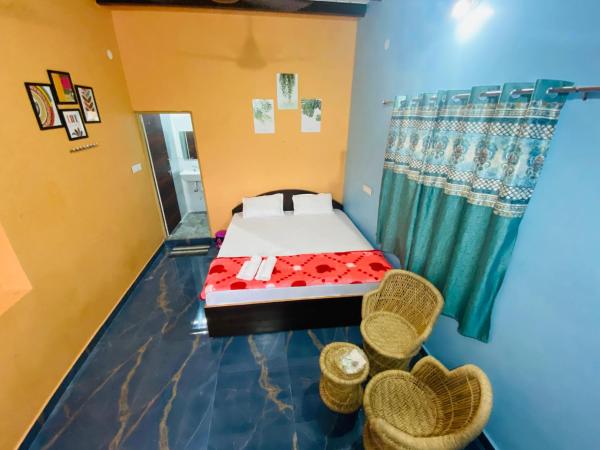 Varaha Homestay Hampi - Hampi