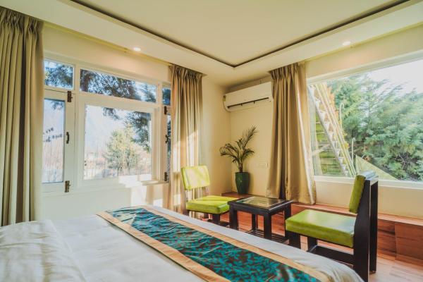 Dojee's The Floral Home - Srinagar