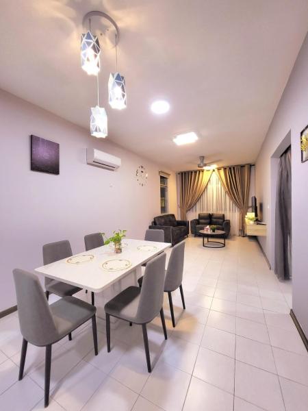 Cozy 3br Riverfront Sweet Homestay Kuching - Kuching