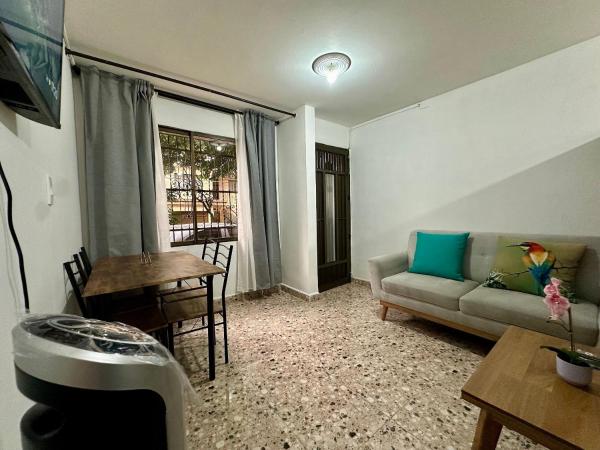 Cómodo En Zona Residencial A 1m De Av. El Poblado - Envigado