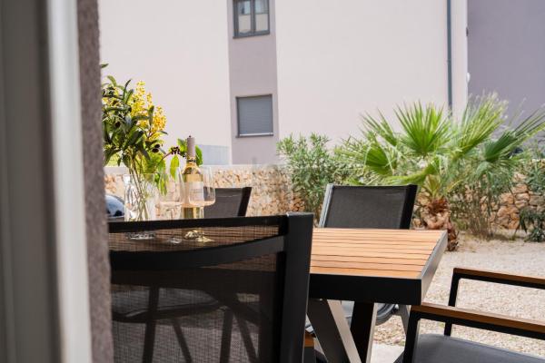 Sunny Mandre With Terrace, 2 Bedrooms, Near Beach - Mandre