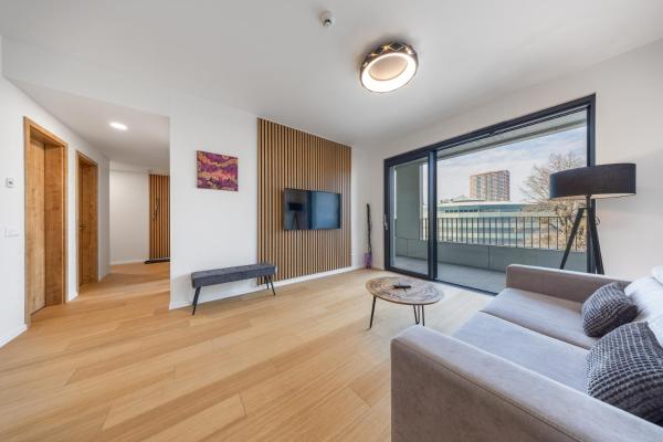 Pristavna Modern Apartment, Design Stay & Parking, Bratislava - Bratysława