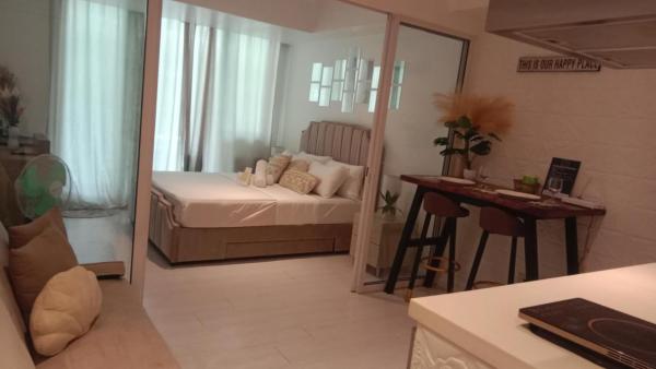 Casa Crisav Staycation Place At Azure - Taguig
