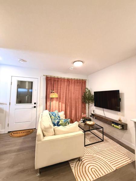 2bed Lagos House Backyard Suites Downtown - Fort Saskatchewan